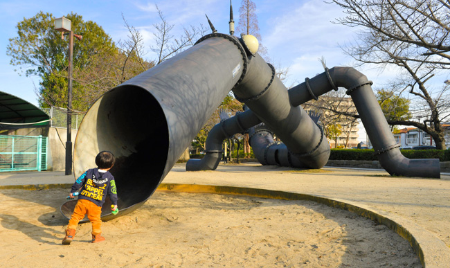 コラム／アートリップ／AMAMAMA 榎忠（えのきちゅう）作（兵庫県尼崎市）－朝日マリオン・コム－